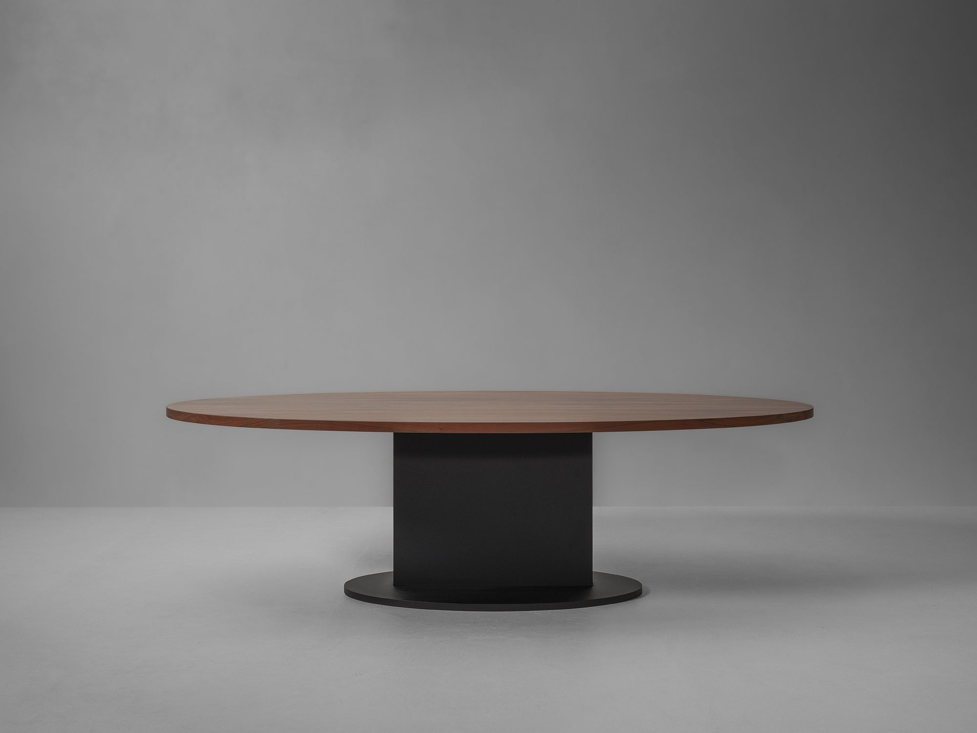 OPIUM OVAL DINING TABLE – WARECO